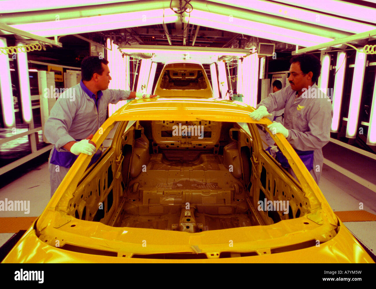 Car assembly line painting hi-res stock photography and images - Alamy