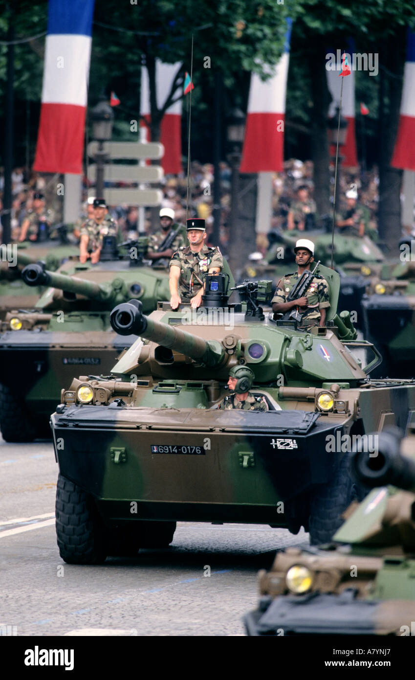 France paris july 14th parade hi-res stock photography and images - Alamy