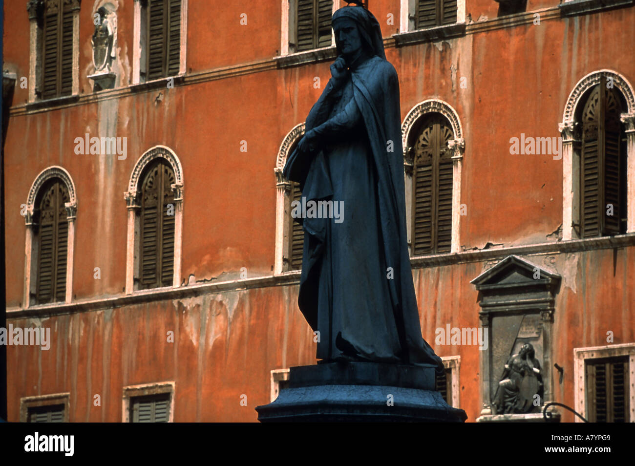 Dantes statue hi-res stock photography and images - Alamy