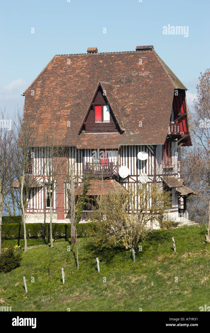 Traditional french houses hi-res stock photography and images - Alamy