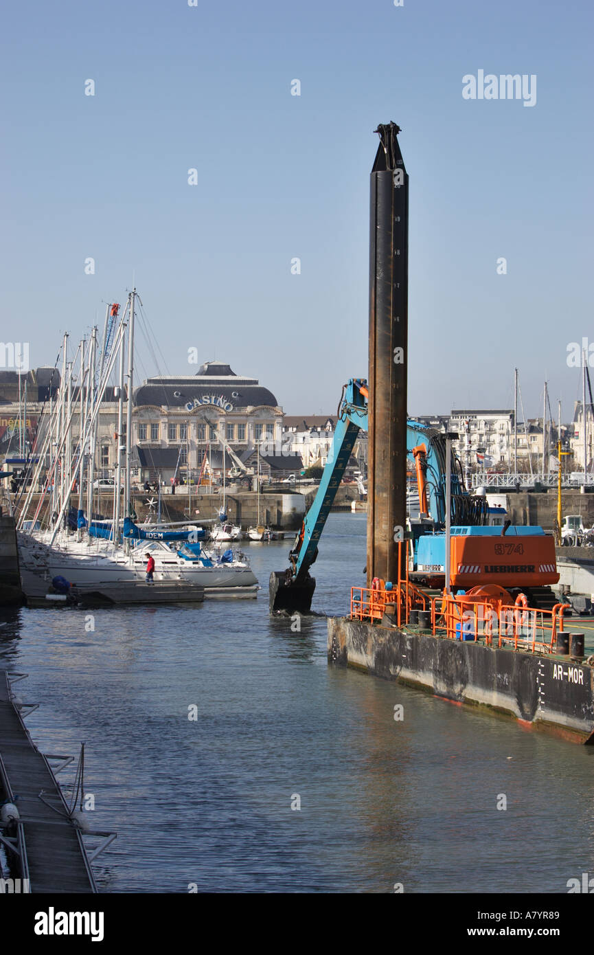 Dredging platform hi-res stock photography and images - Alamy