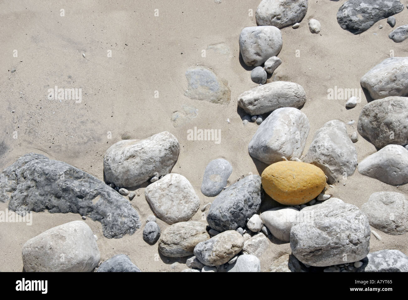 Coloured rocks hi-res stock photography and images - Alamy