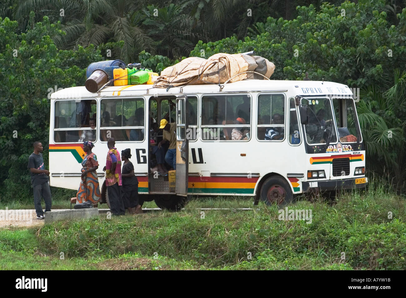 Passengers getting off a bus hi-res stock photography and images - Alamy