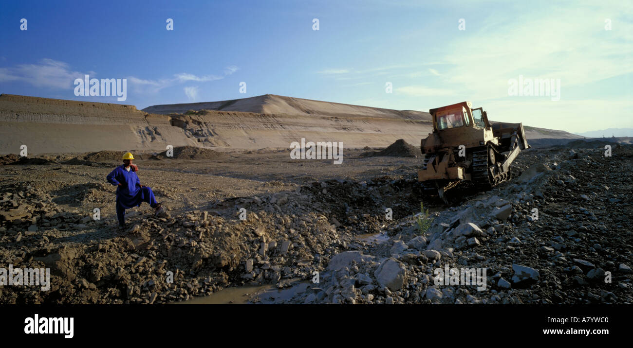 Torn land hi-res stock photography and images - Alamy