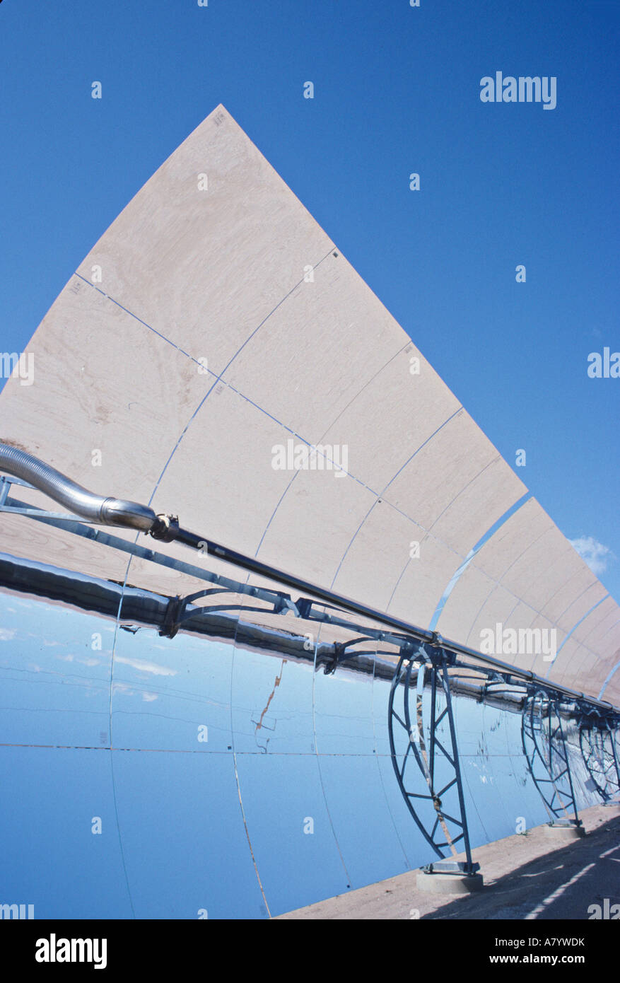 Parabolic reflectors hi-res stock photography and images - Alamy