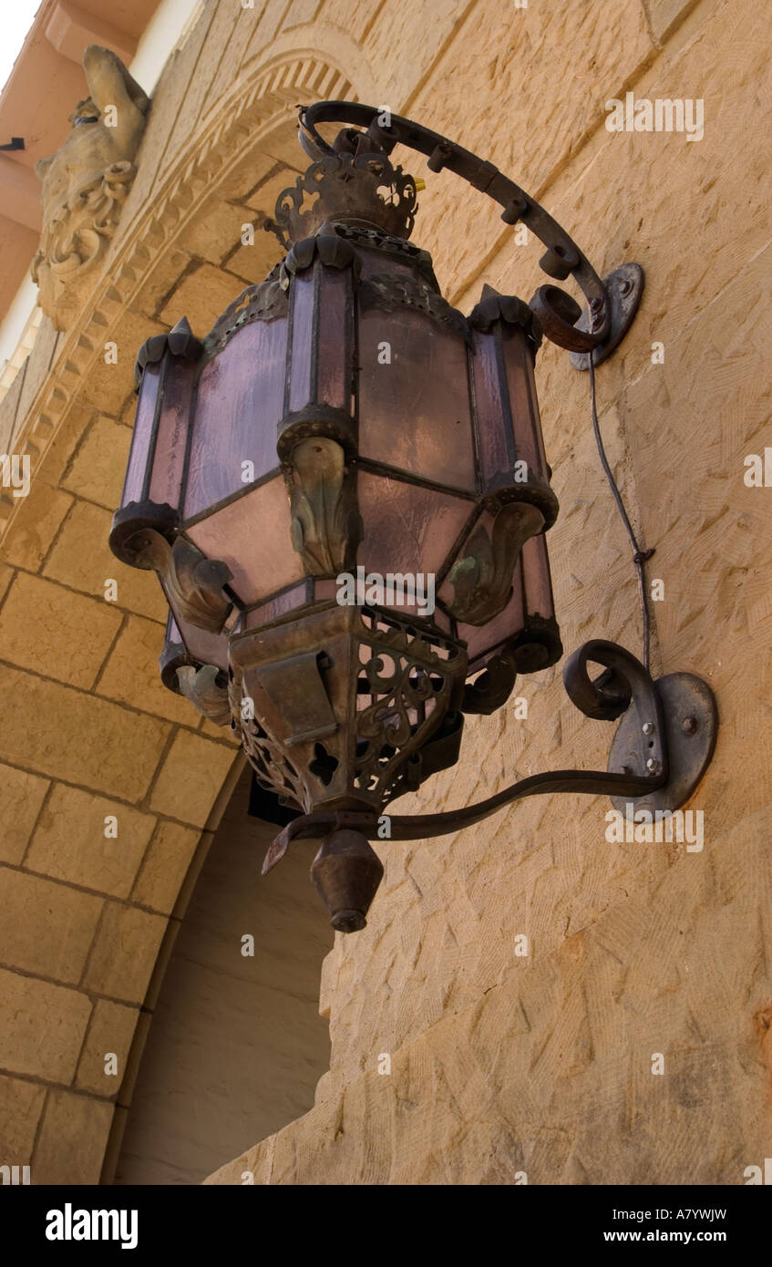 USA, California, Santa Barbara, Courthouse lamp detail Stock Photo - Alamy
