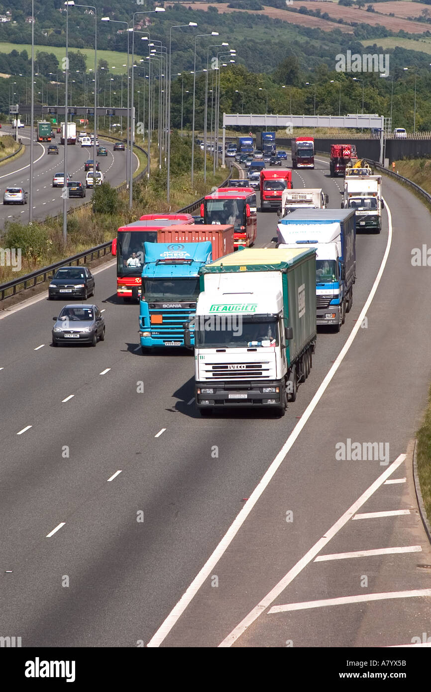 Busy traffic on M25 motorway Redhill Surrey England UK Stock Photo - Alamy