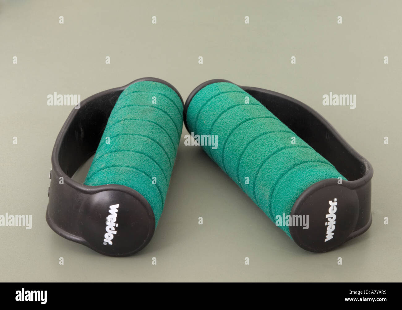 Two green hand weights hi-res stock photography and images - Alamy