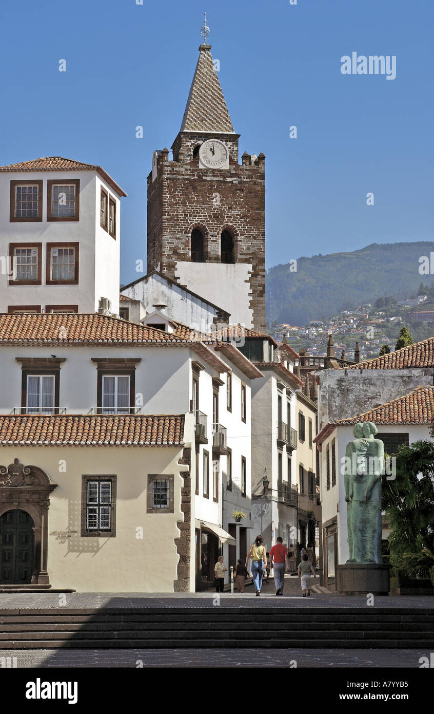 Funchal old town street scene historic hi-res stock photography and ...