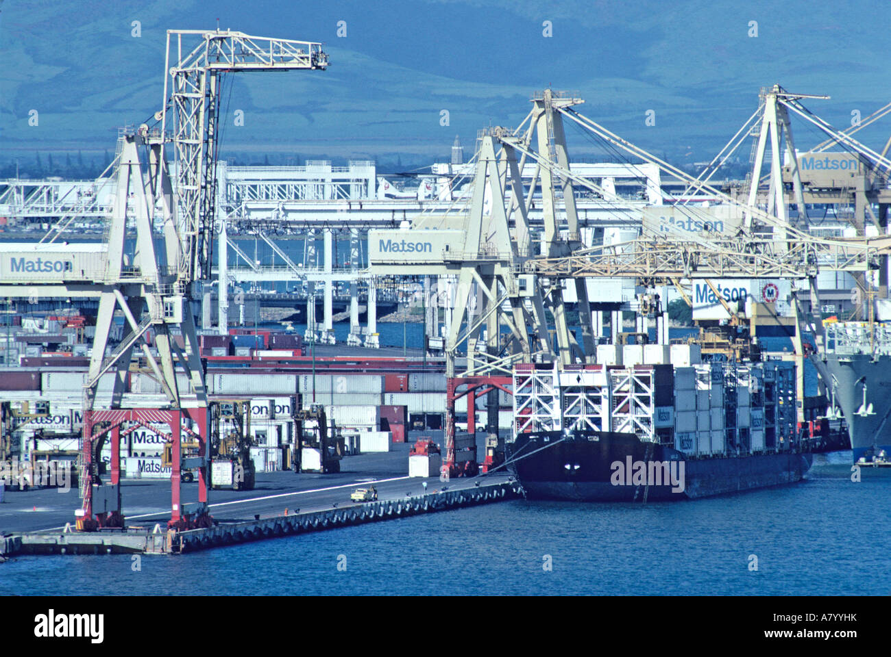 Hawaii shipping container hi-res stock photography and images - Alamy