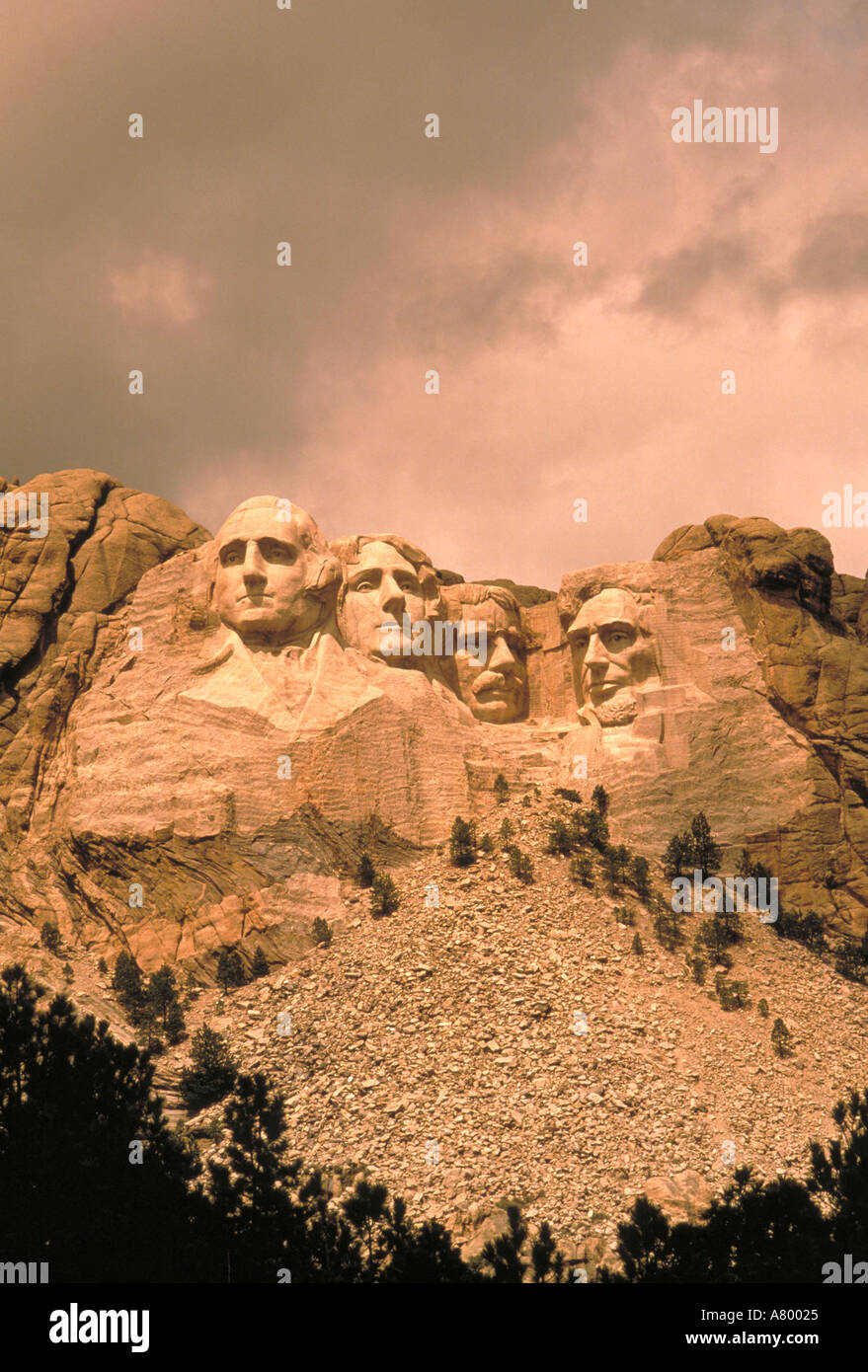 Mt rushmore dramatic hi-res stock photography and images - Alamy