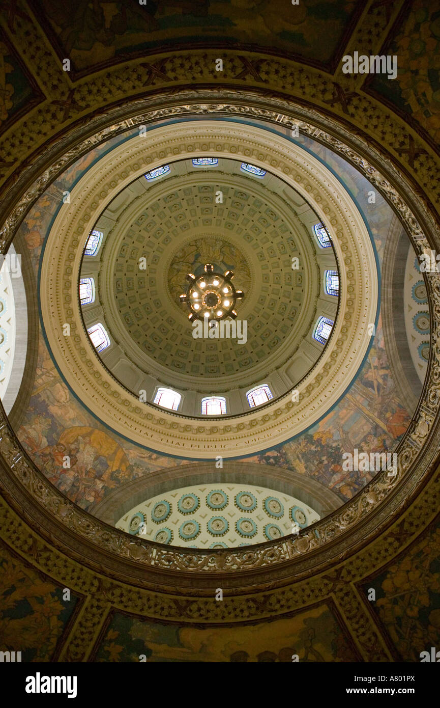 USA, Missouri, Jefferson City: Missouri State Capitol Building, Dome ...
