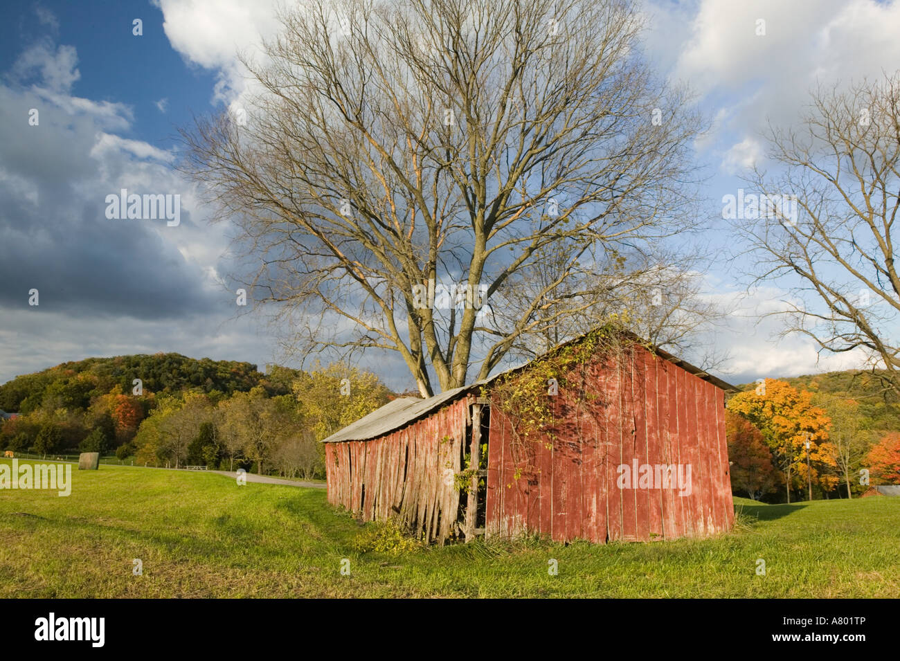USA, Missouri, Matson: Missouri River Valley, farm and barn Stock Photo ...
