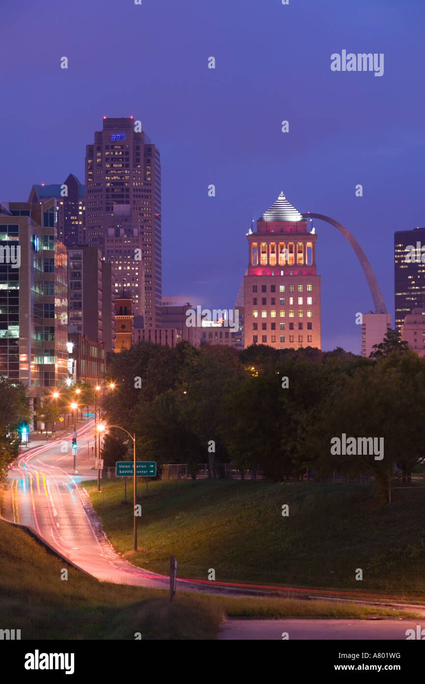 St louis high rise hi-res stock photography and images - Alamy
