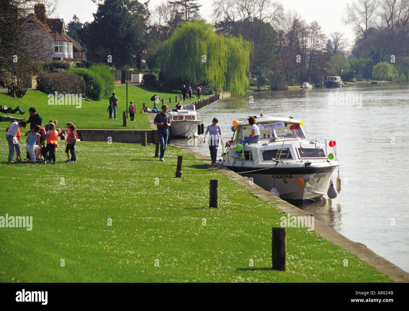 berkshire river thames maidenhead Stock Photo - Alamy