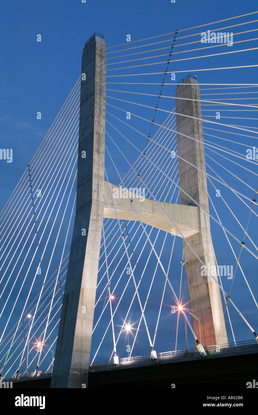 USA, Missouri, Cape Girardeau: The Bill Emerson Memorial Bridge across ...