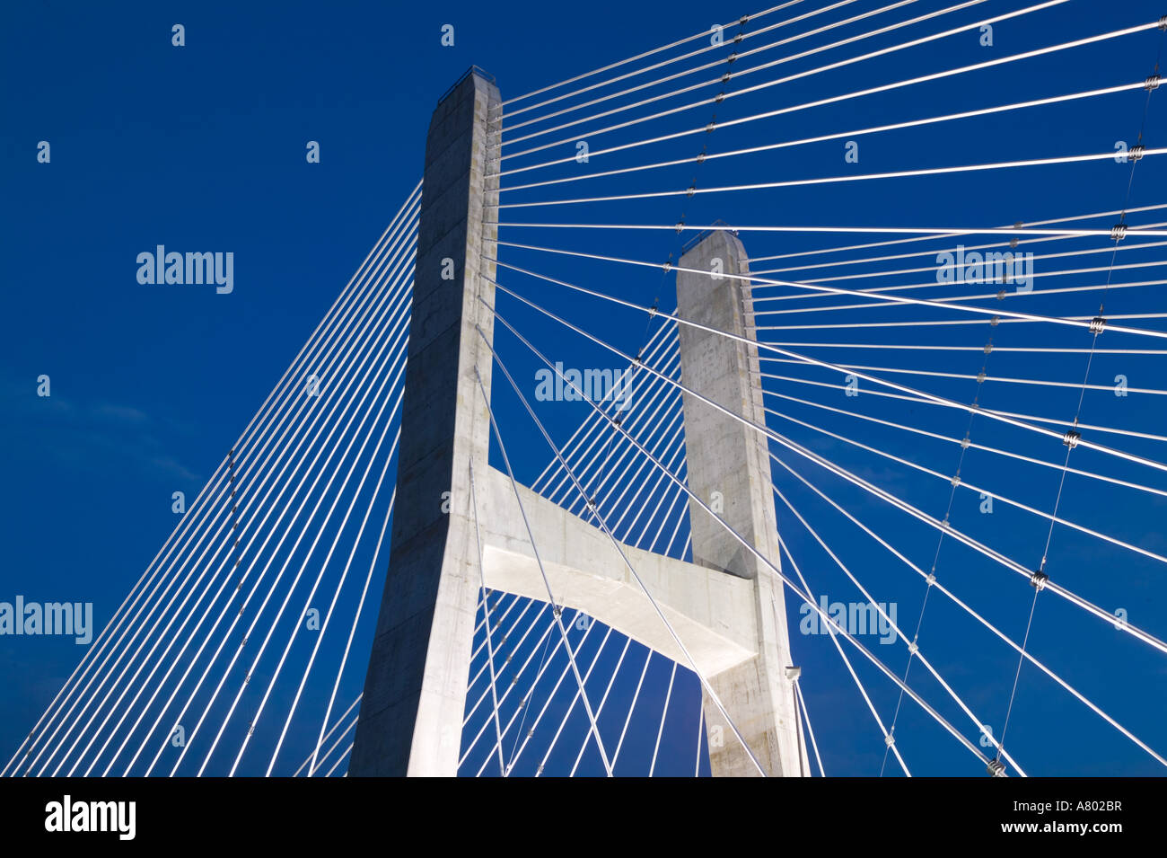USA, Missouri, Cape Girardeau: The Bill Emerson Memorial Bridge across ...