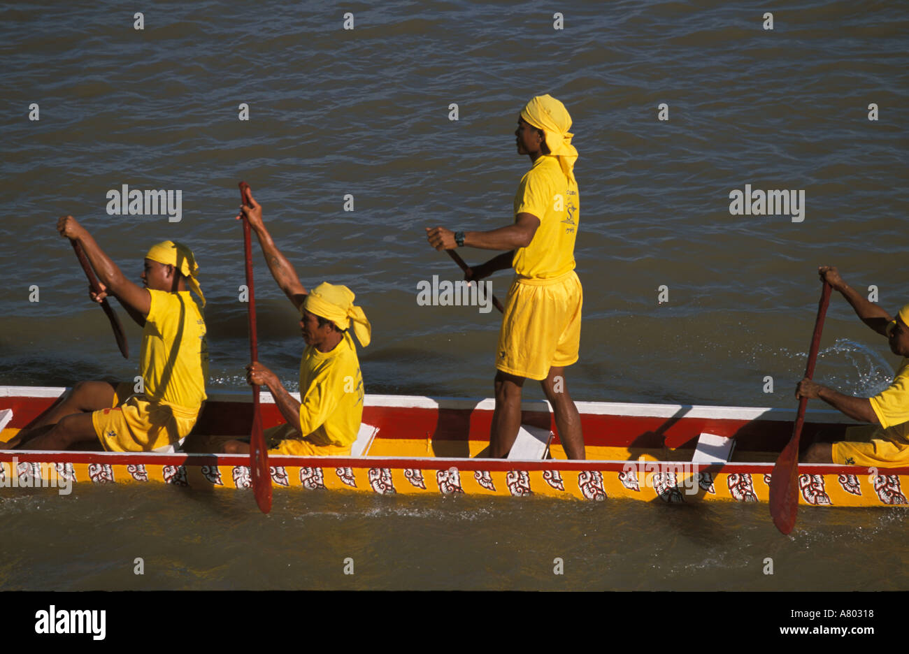 Yellow team hi-res stock photography and images - Alamy
