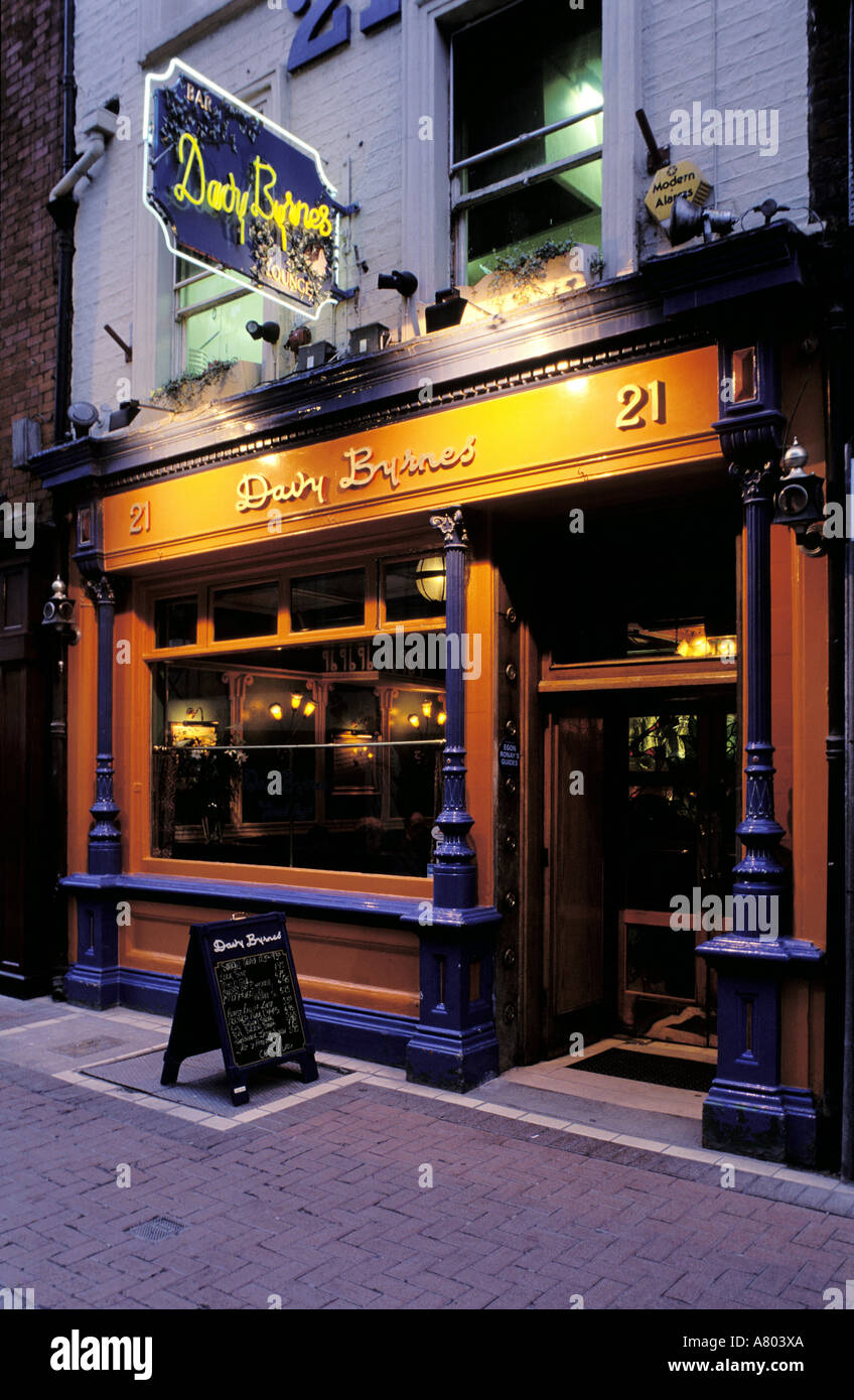 The duke pub dublin hi-res stock photography and images - Alamy