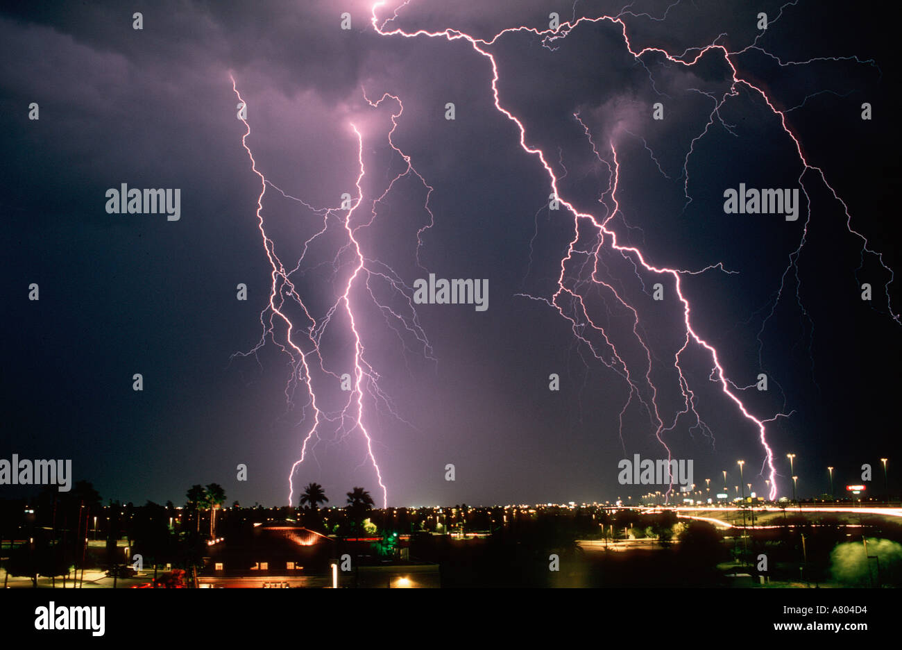 Thunder and lightning over arizona hi-res stock photography and images ...