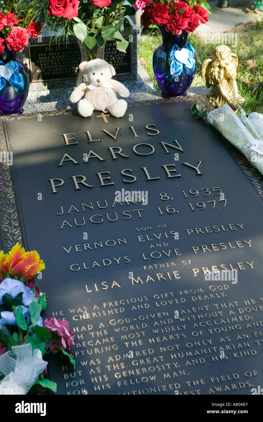 USA, Tennessee, Memphis, Graceland, Elvis' Gravesite Stock Photo - Alamy