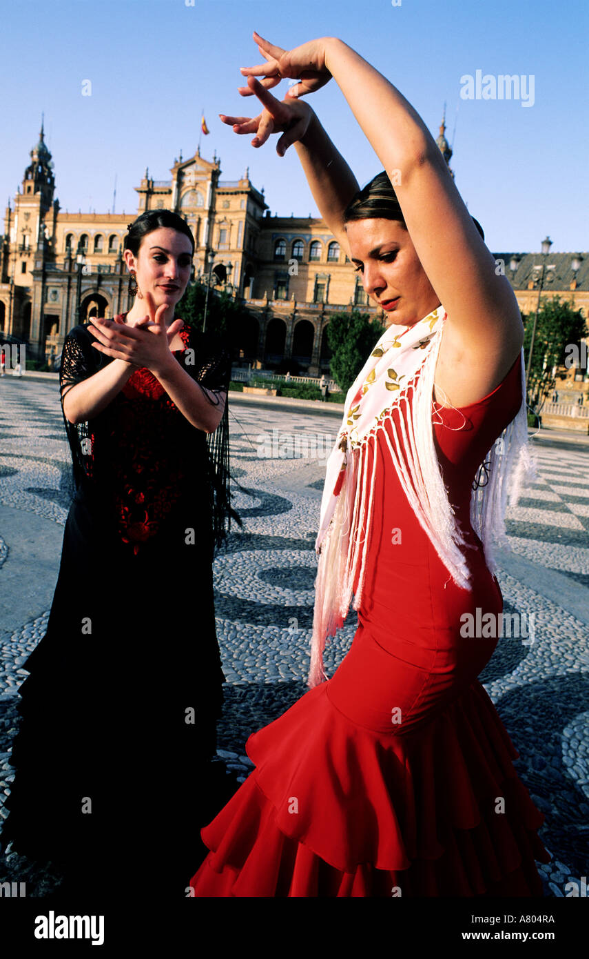 Two spanish flamenco dancers hi-res stock photography and images - Alamy