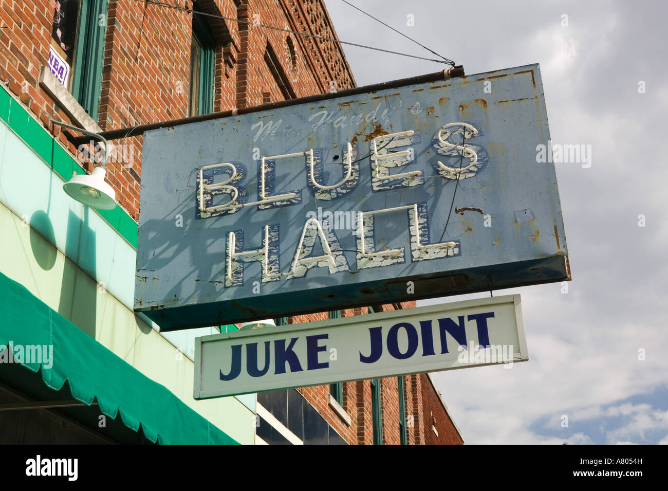 USA, Tennessee, Memphis: Beale Street Entertainment Area Juke Joint ...