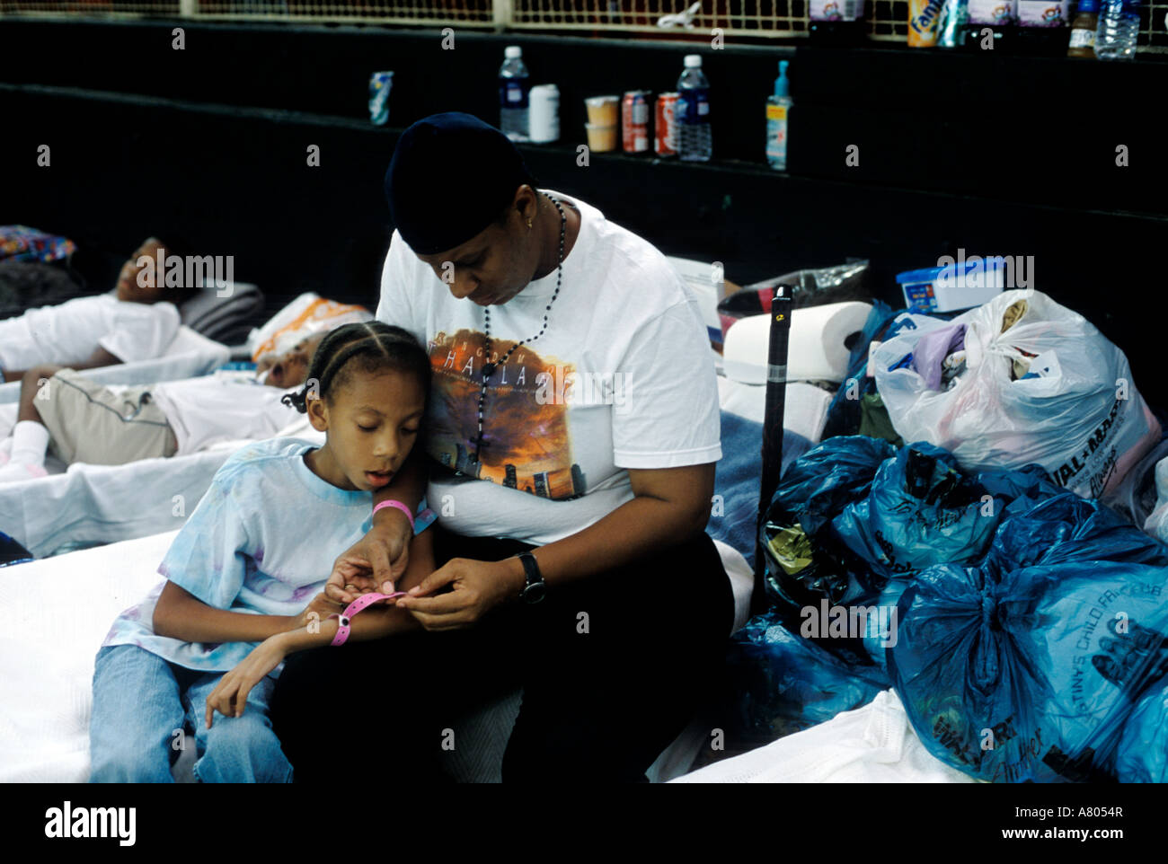 Houston Astrodome - Victims of Hurricane Katrina displaced by storm ...