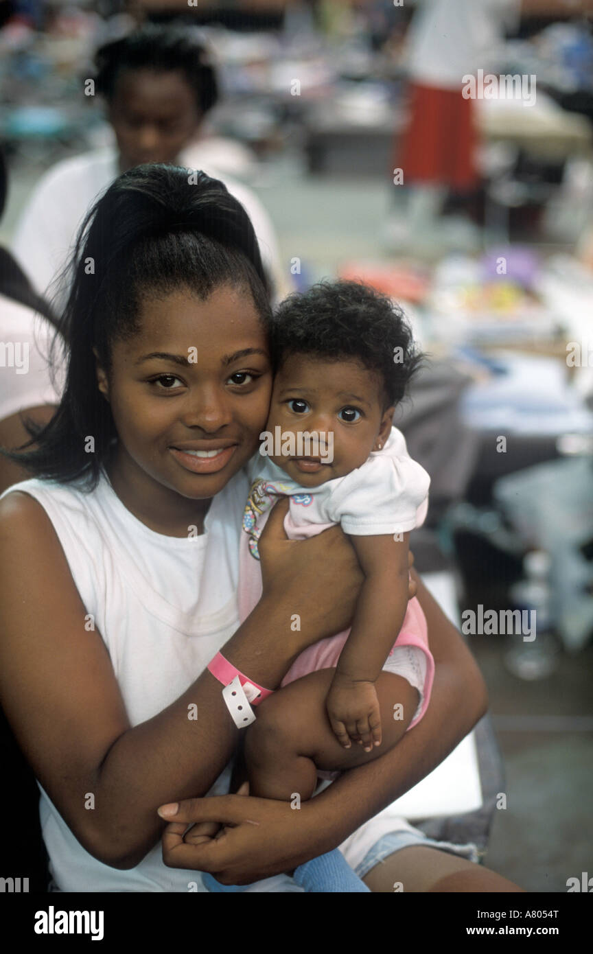 Houston Astrodome - Victims of Hurricane Katrina displaced by storm ...