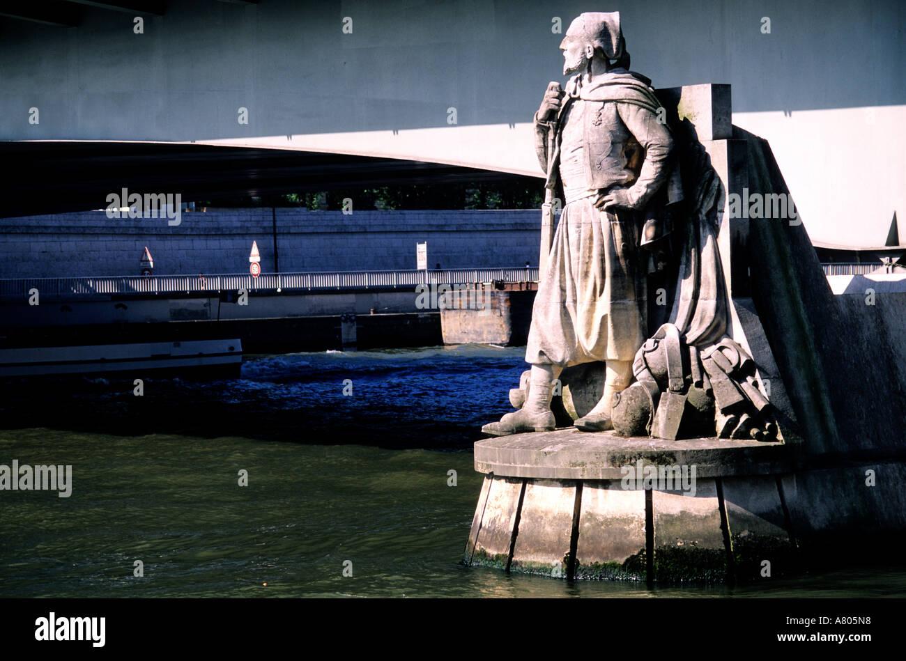 Zouave statue under alma bridge hi-res stock photography and images - Alamy