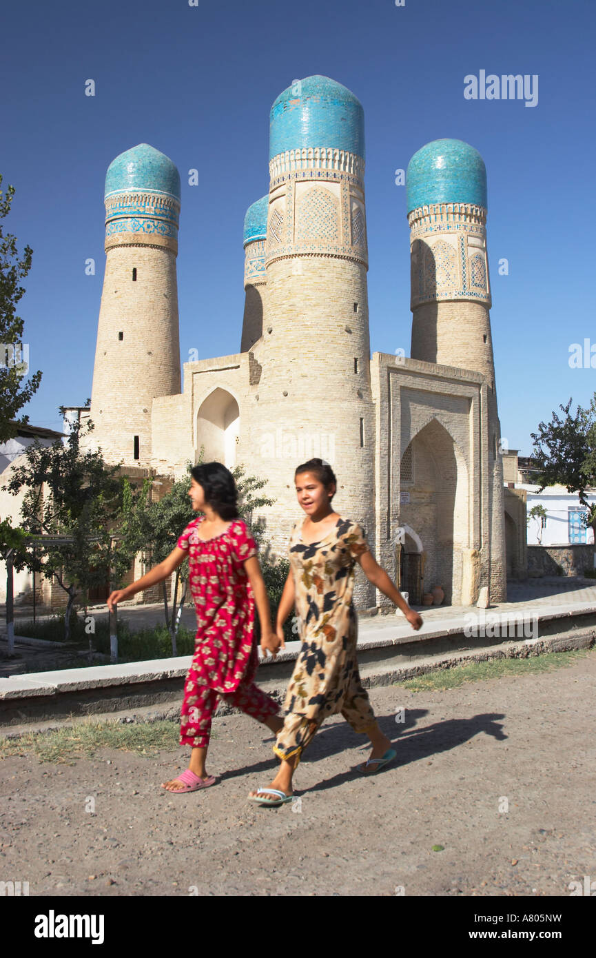 Uzbek girls bukhara uzbekistan hi-res stock photography and images - Alamy