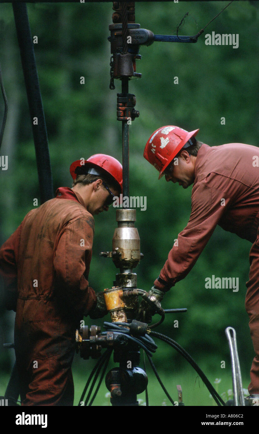 Rig workers on service rig floor Stock Photo - Alamy