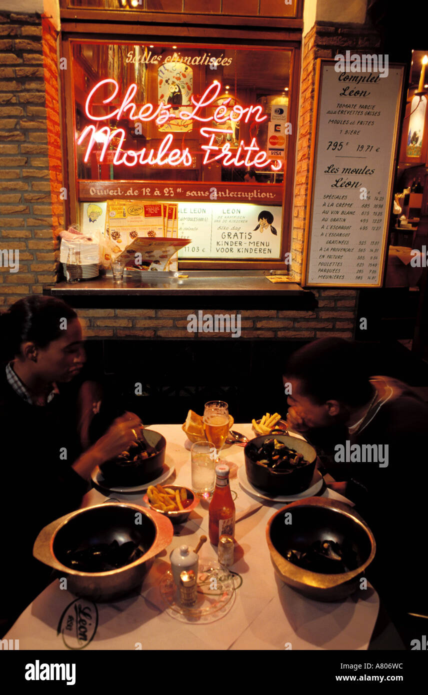 Leon food chain hi-res stock photography and images - Alamy