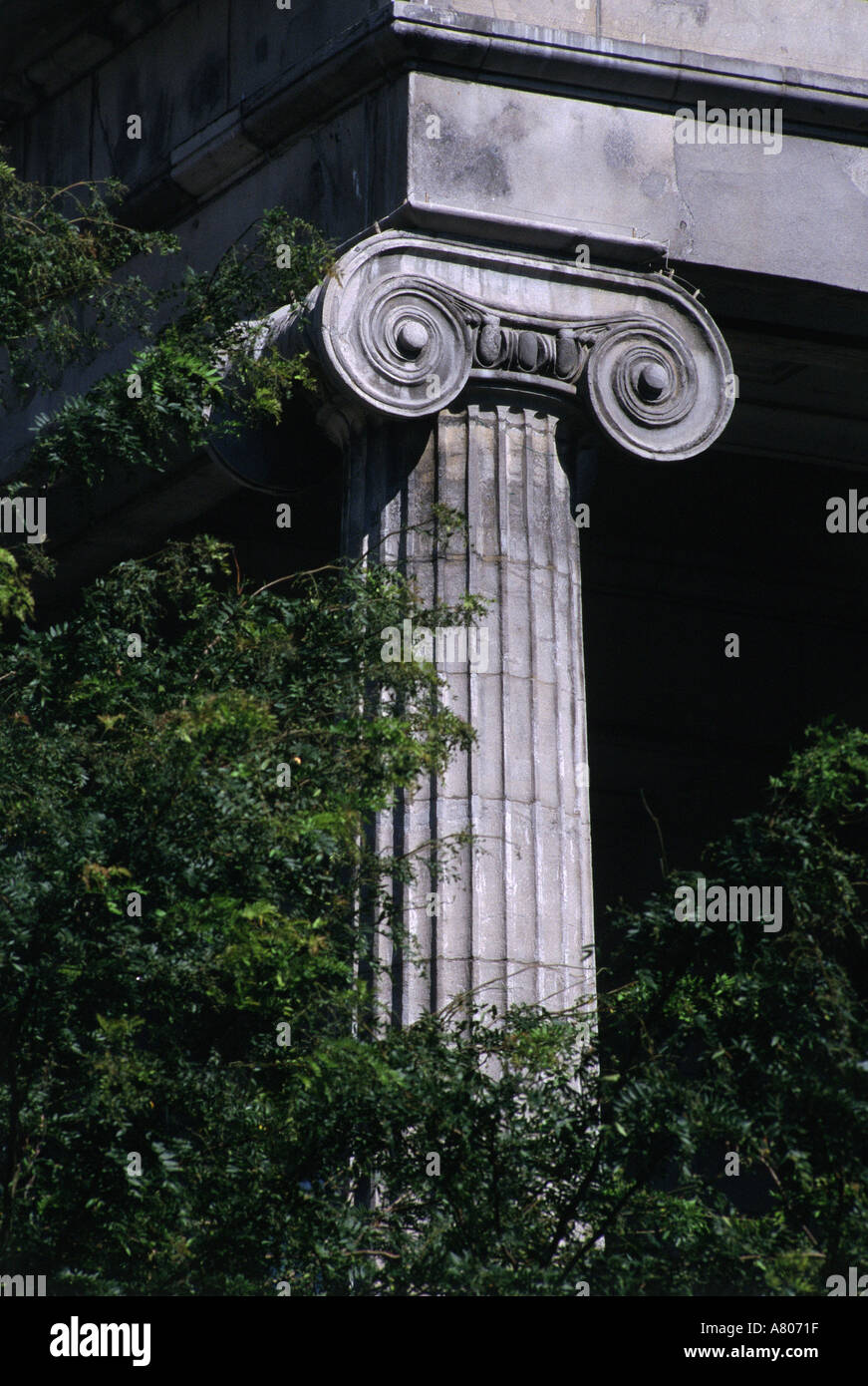 Diagonal columns strength hi-res stock photography and images - Alamy