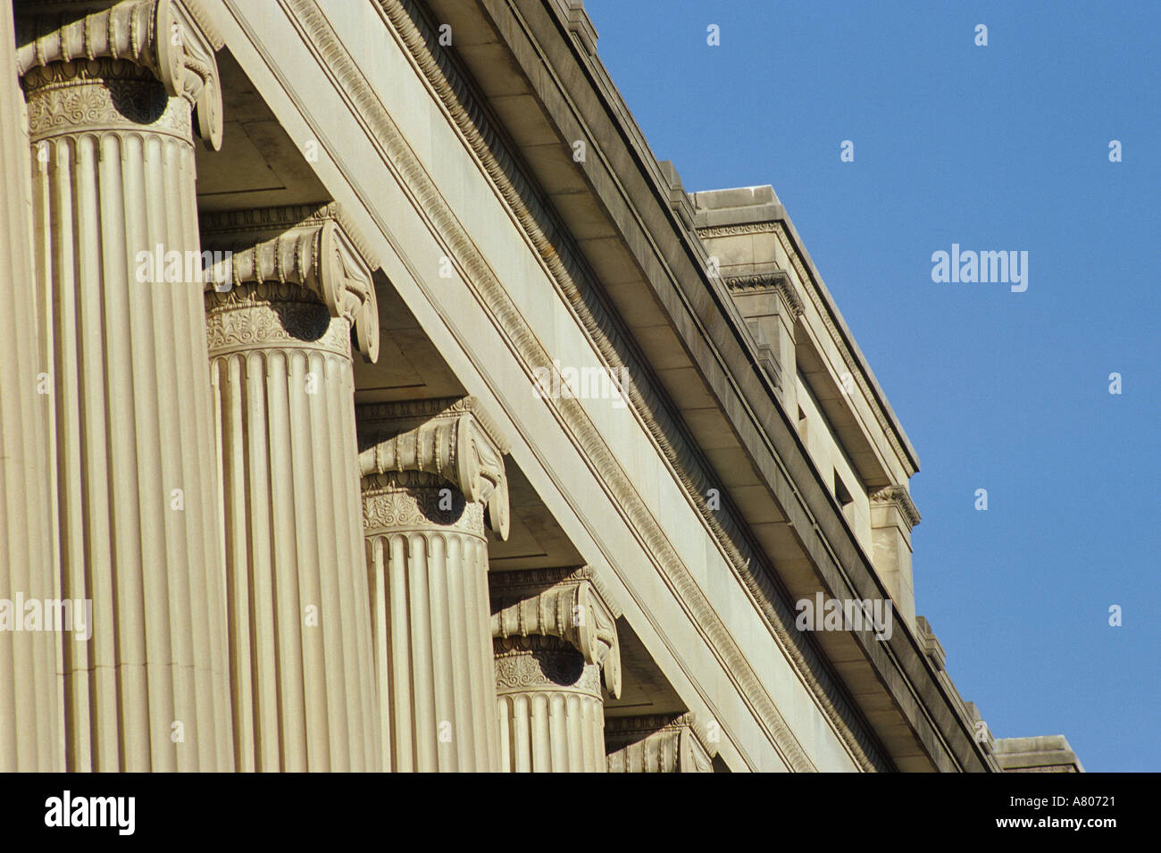 Diagonal columns strength hi-res stock photography and images - Alamy