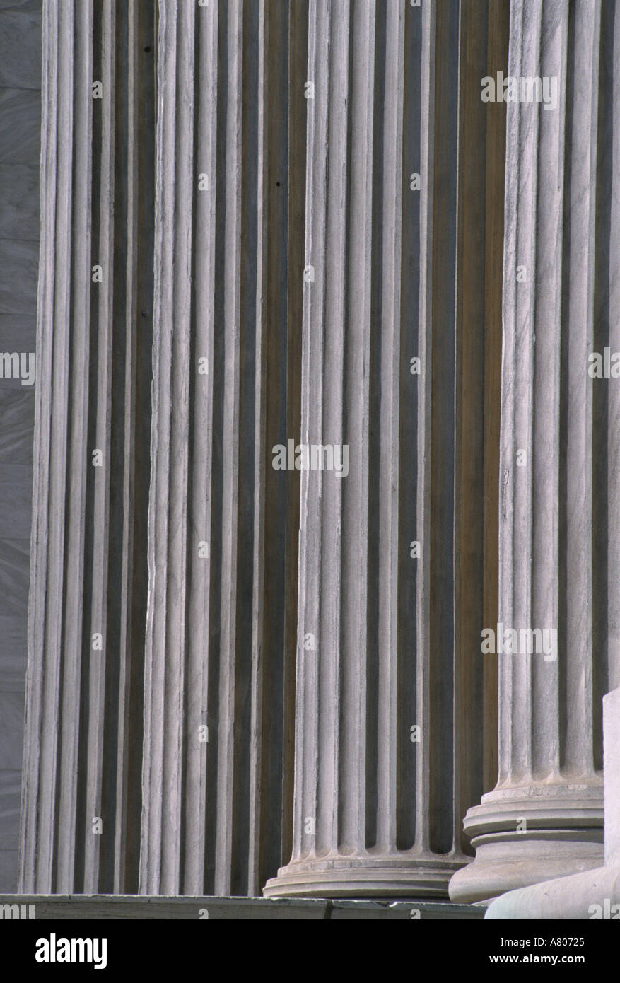 Diagonal columns strength hi-res stock photography and images - Alamy