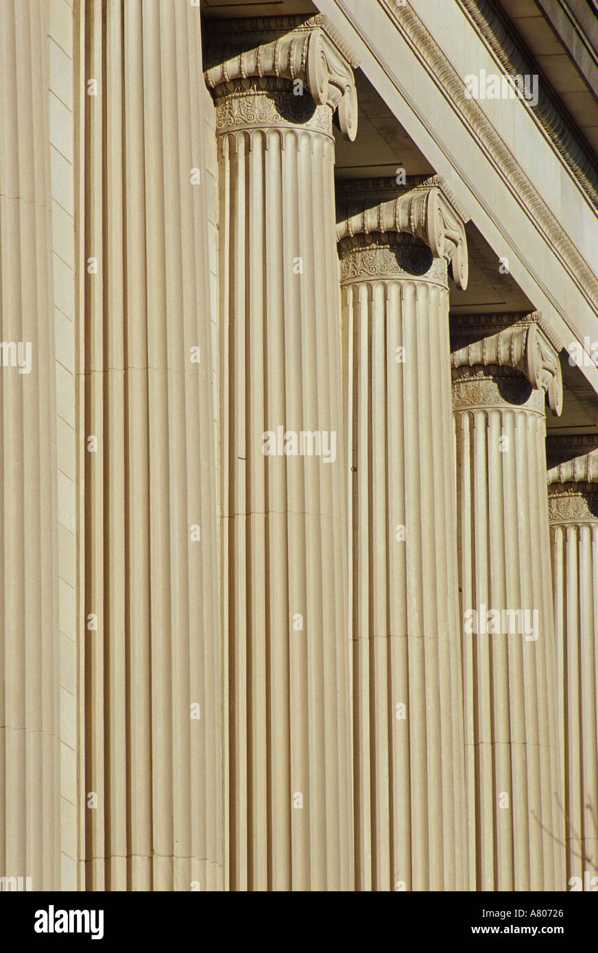 Diagonal columns strength hi-res stock photography and images - Alamy