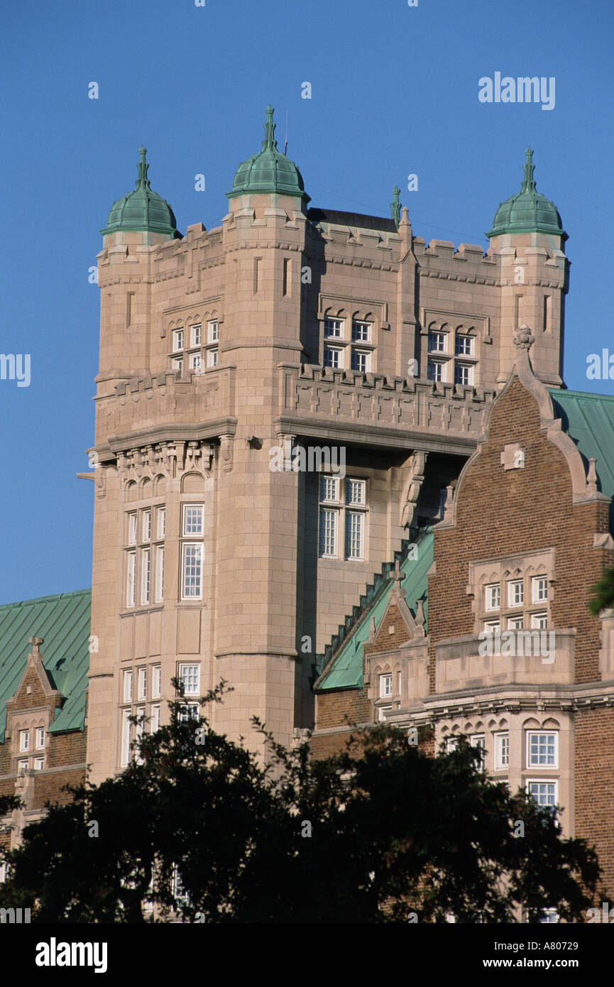 Ivy league school wall hi-res stock photography and images - Alamy
