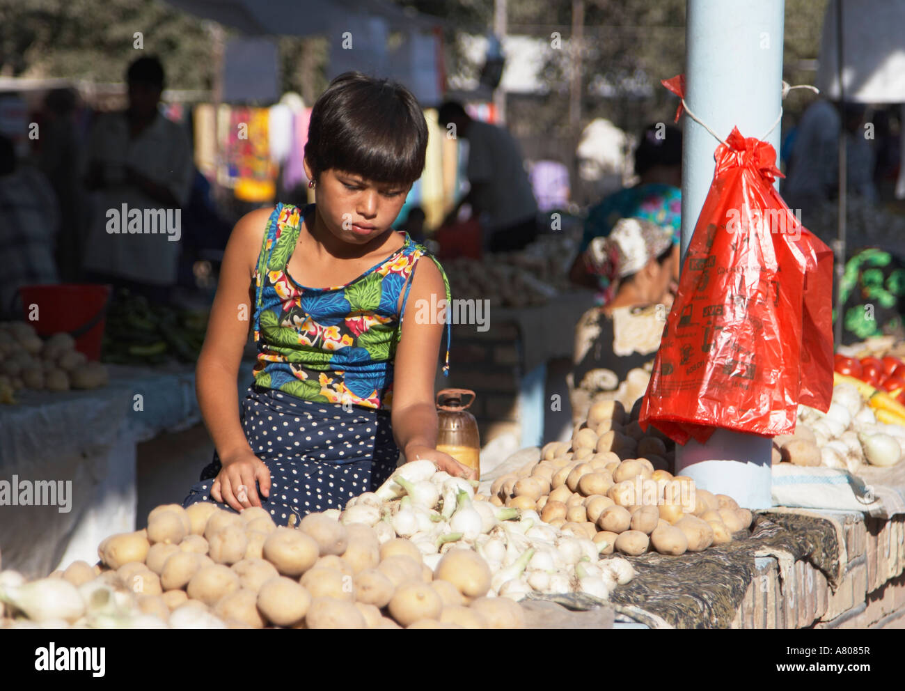 Vendor Selling Potatoes At Market Stock Photo - Alamy