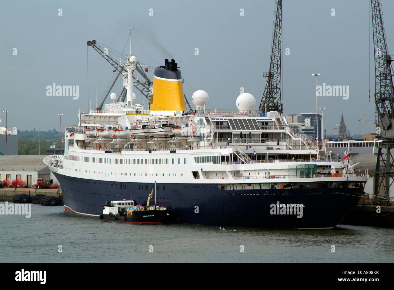 Southampton Docks The Port of Southamton England UK Saga Rose cruise ...