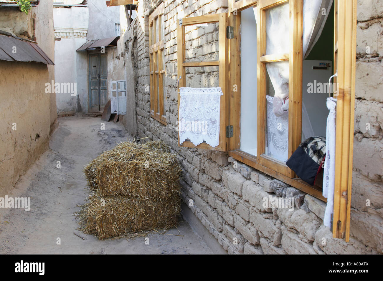Tashkent, Old Town, House In Lane Stock Photo - Alamy