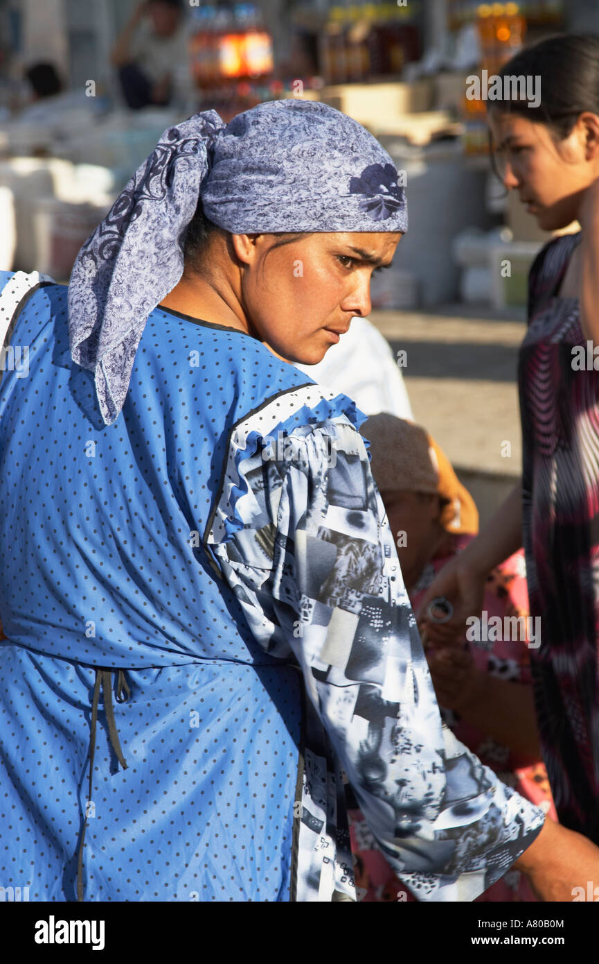 Uzbek Female Vendor At Samarkand Market Stock Photo - Alamy