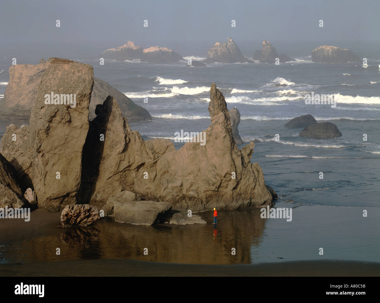 Coast bandon beach monoliths hi-res stock photography and images - Alamy