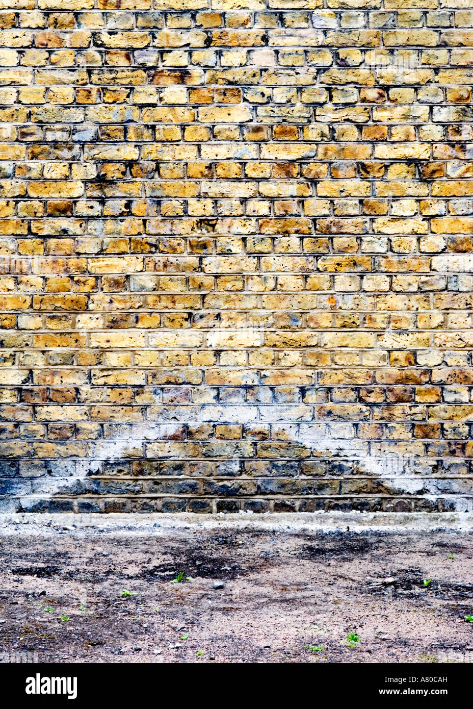 A salt mark curve on a London brick wall Stock Photo - Alamy