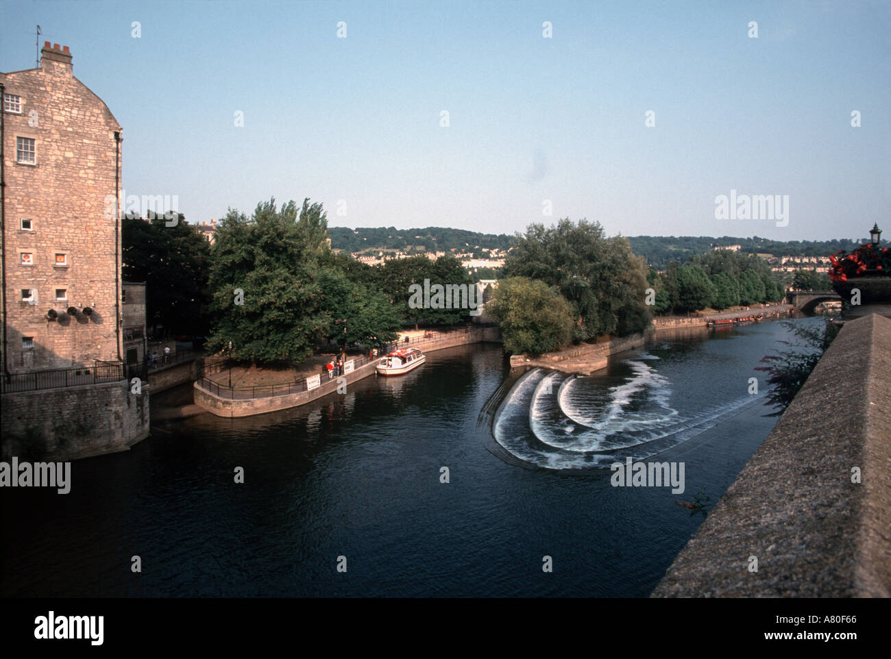 Curved weir hi-res stock photography and images - Alamy