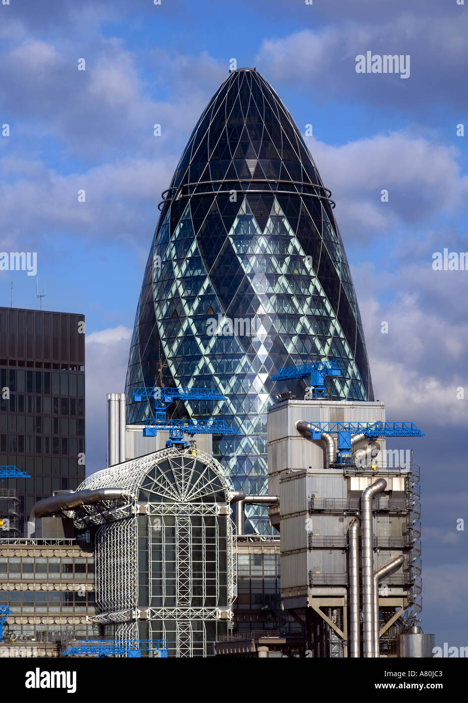 Insurance buildings architecture hi-res stock photography and images ...