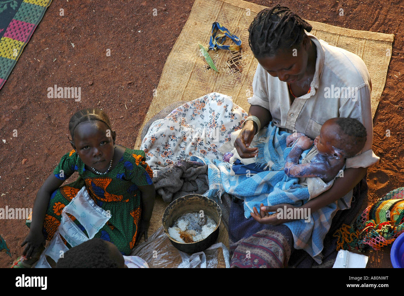 Feeding the poor hi-res stock photography and images - Alamy