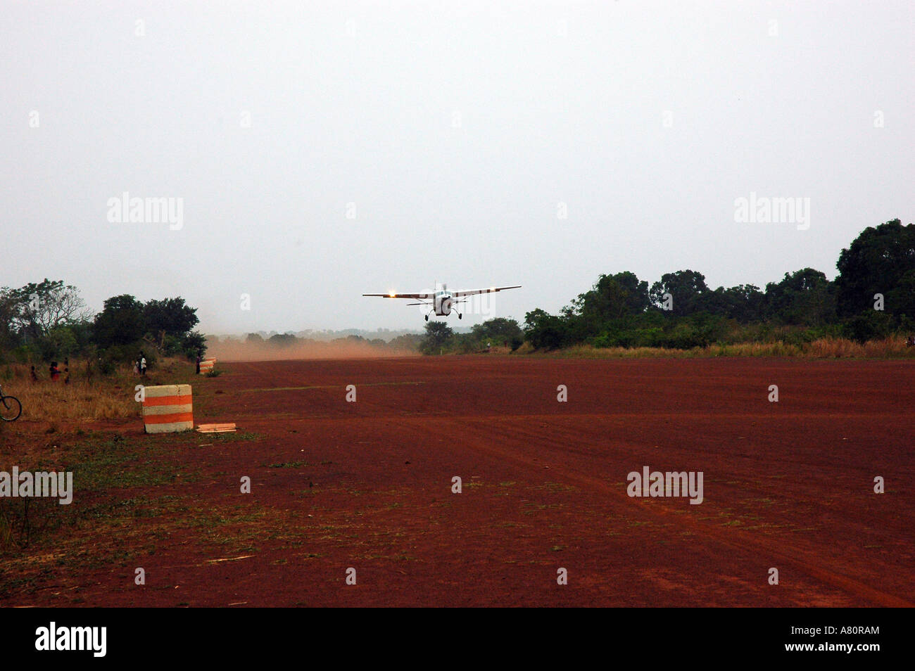Air plane taking off hi-res stock photography and images - Alamy