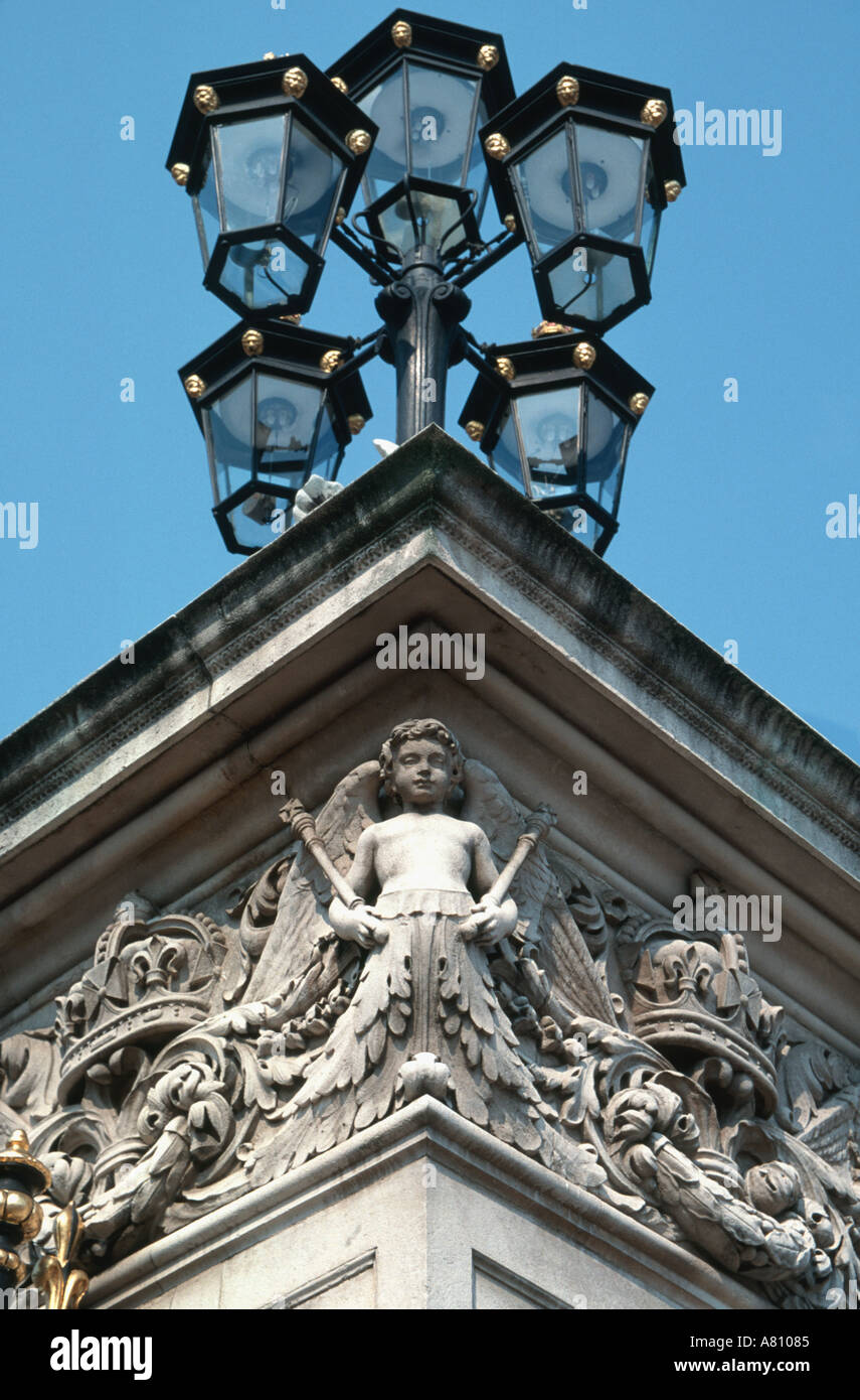 Buckingham Palace Roof High Resolution Stock Photography and Images - Alamy