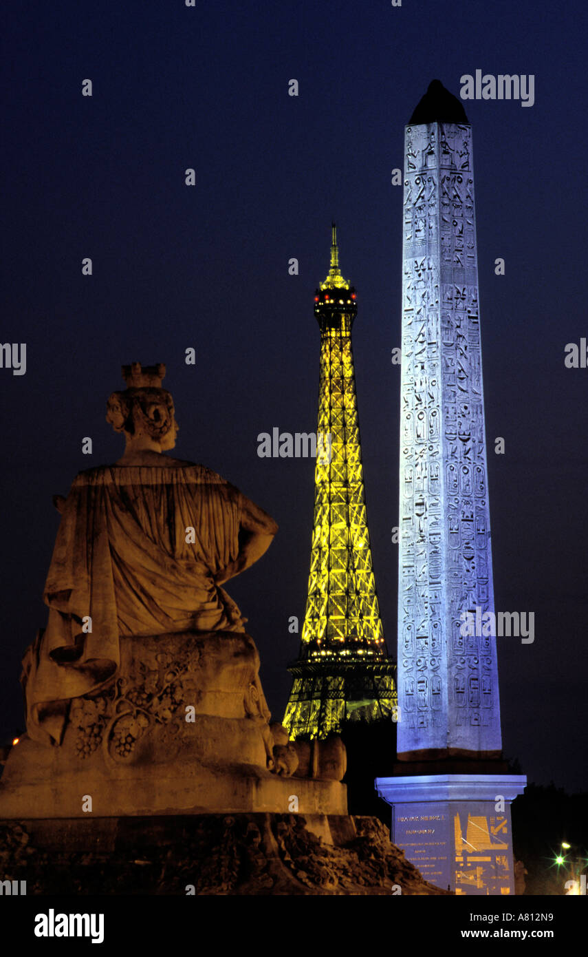 Lightning eiffel tower hi-res stock photography and images - Alamy